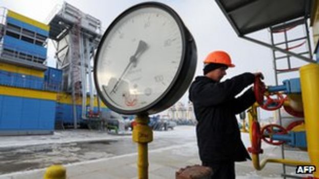 Ukraine and Shell sign '$10bn' shale gas deal - BBC News