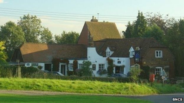 Marsh Baldon villagers set to buy Seven Stars pub - BBC News
