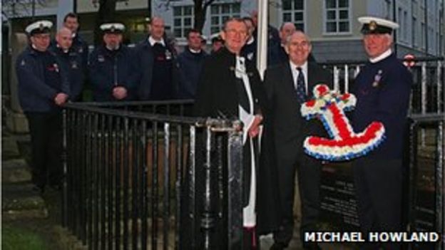 Isle of Man service honours RNLI founder - BBC News