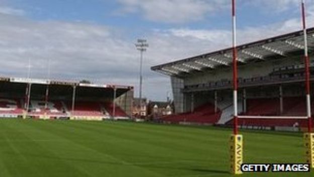 Gloucester Rugby captain Mike Nicholls' funeral takes place - BBC News