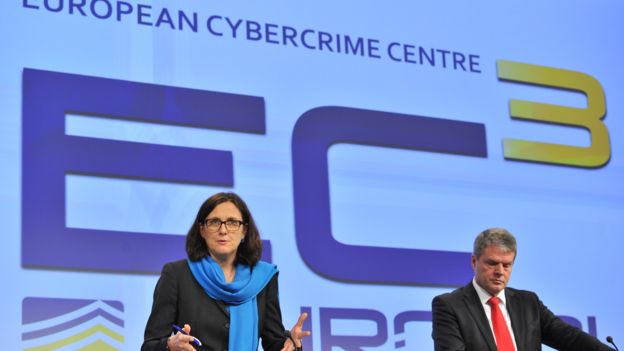 New cybercrime tests for banks - BBC News