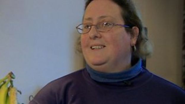 Les Miserables fan Sally Frith sees musical 957 times - BBC News