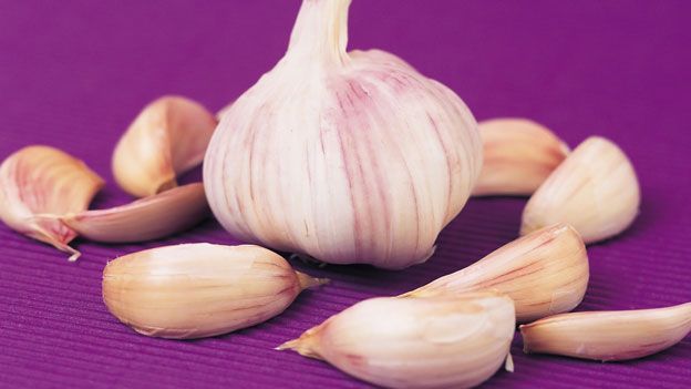 Chinese garlic is a national security risk, says US senator - BBC News