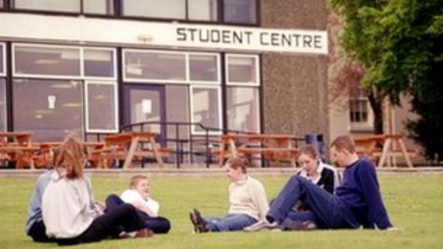 Universities told to reach out to primary school pupils - BBC News