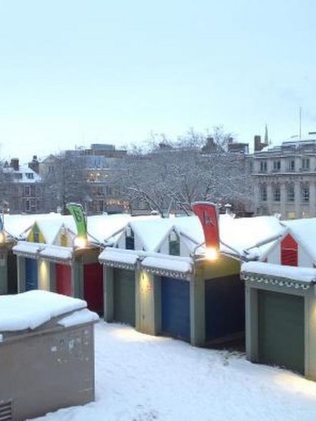 In pictures: Snow falls across Norfolk - BBC News