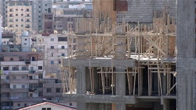 Egypt: Cairo flats collapse kills 17 people - BBC News