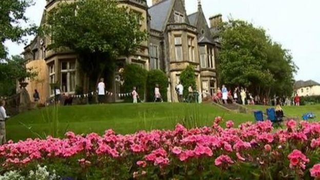 Insole Court, Llandaff: Cardiff renovation is approved - BBC News
