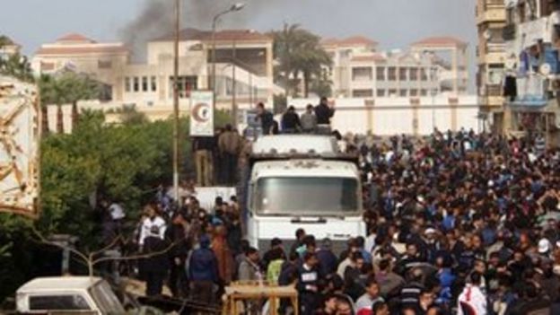 Egypt unrest: Deadly clashes erupt as Port Said mourns - BBC News