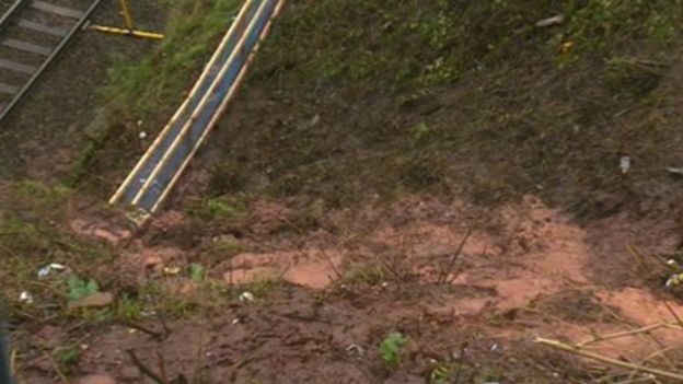 Exeter to Exmouth trains suspended after landslip - BBC News