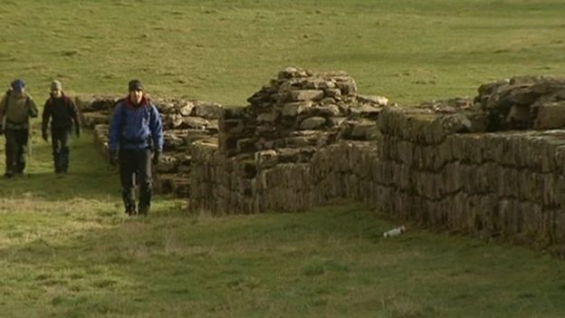Hadrian's Wall: Aerial photographs 'could change history' - BBC News