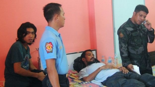 Abu Sayyaf release Australian hostage Warren Rodwell - BBC News