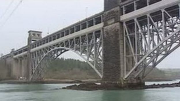 New Menai bridge to be considered - BBC News