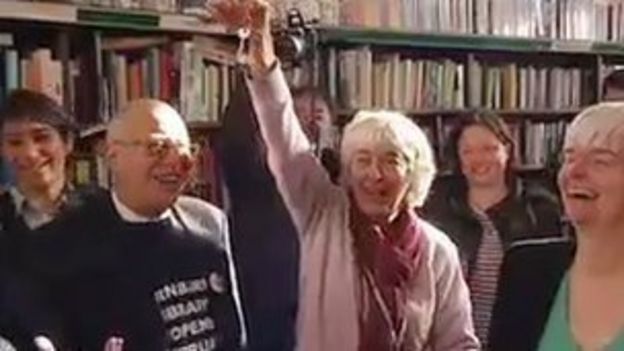 Friern Barnet Library handed over to community - BBC News