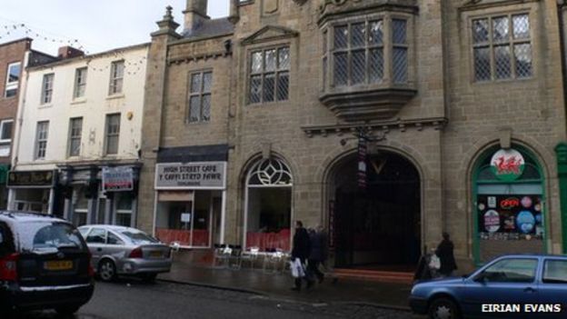 Wrexham's indoor markets in £3m transformation plan - BBC News