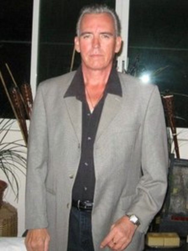 Taxi passenger sought in Mark Austin murder inquiry - BBC News