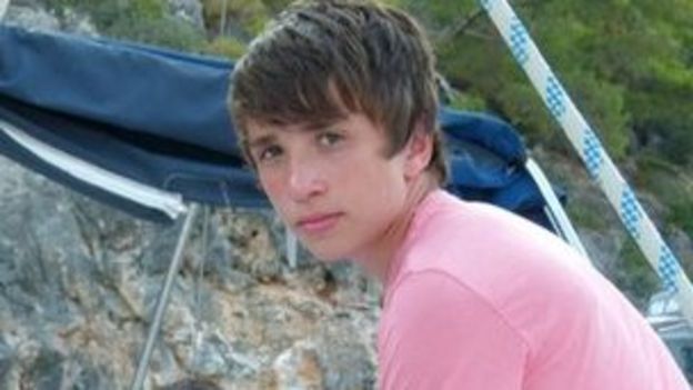 Charlie Hutton's father calls for boat insurance clarity - BBC News