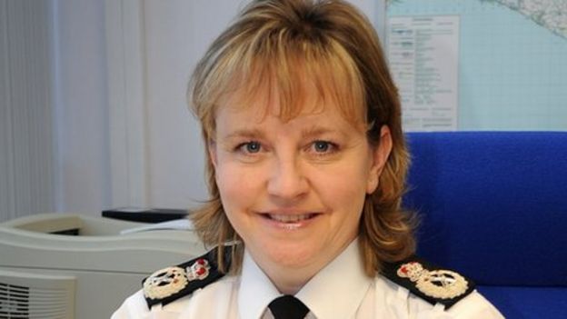 Dorset Police's Chief Constable Debbie Simpson to retire - BBC News