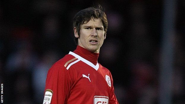 Crawley Town: Josh Simpson honoured by captaincy - BBC Sport