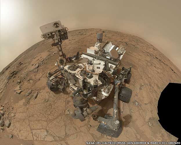 Curiosity Mars rover spins its rock drill - BBC News