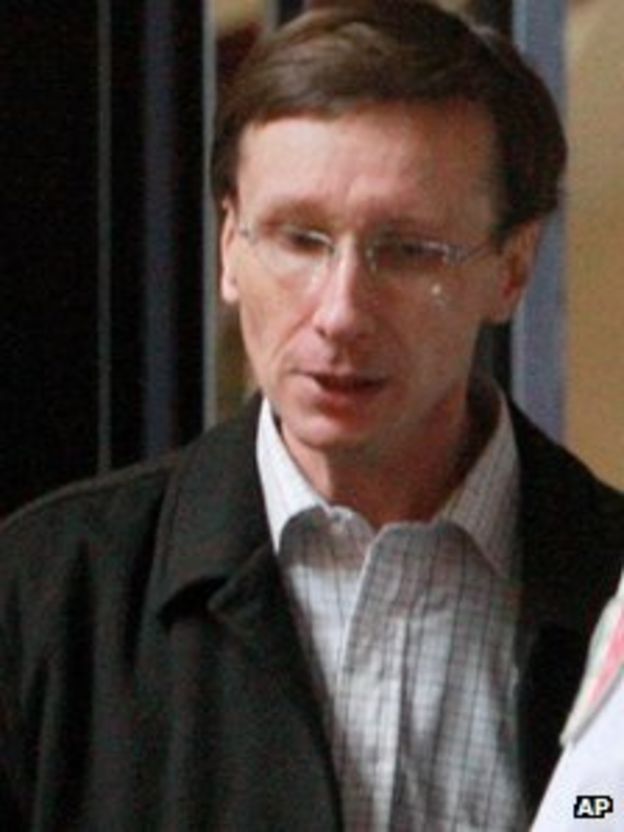 Conman 'stole lives' of French aristocrats - BBC News