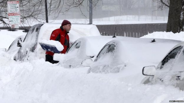 Snow-storm Nemo hits US and Canada - BBC Newsround