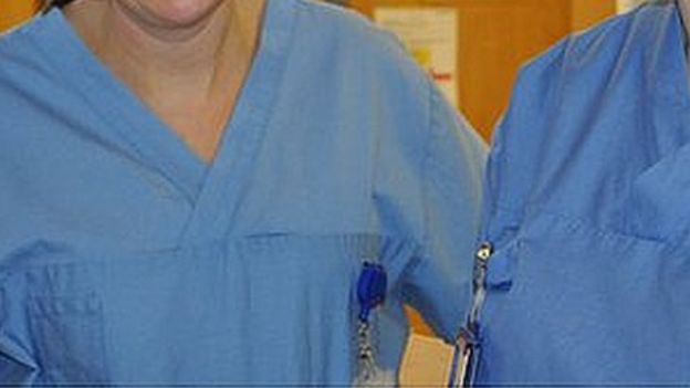 Leicester study: Hospital uniform washing 'not hot enough' - BBC News
