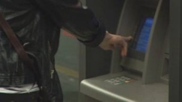 Card skimming 'device' warning over Elgin cash machine - BBC News