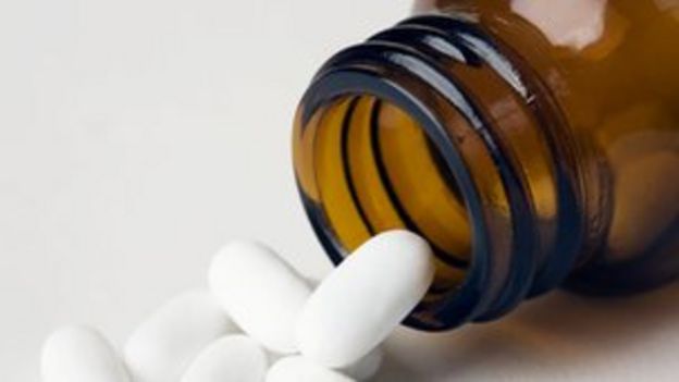 Painkiller drug diclofenac 'overused' despite heart risk - BBC News