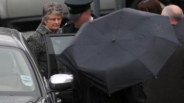 Philippa Reynolds: Funeral hears how she 'touched lives' - BBC News