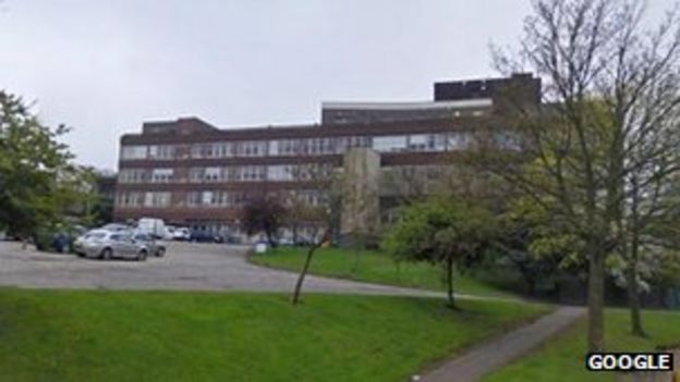 Falkirk Council approves 'ambitious' spending plans - BBC News