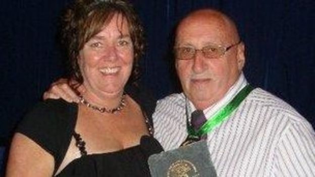 Brian Coleman: Auction for boxing's unsung hero - BBC News