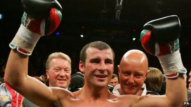 Brian Coleman: Auction for boxing's unsung hero raises £3,000 - BBC News