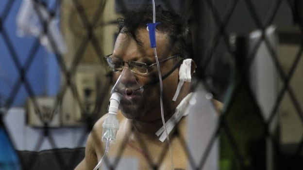 Tamil paper Uthayan attacked in northern Sri Lanka - BBC News