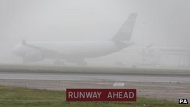 Fog disrupts flights at Heathrow and London City Airport - BBC News