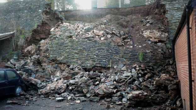 Petition to restore town wall that collapsed 11 years ago - BBC News
