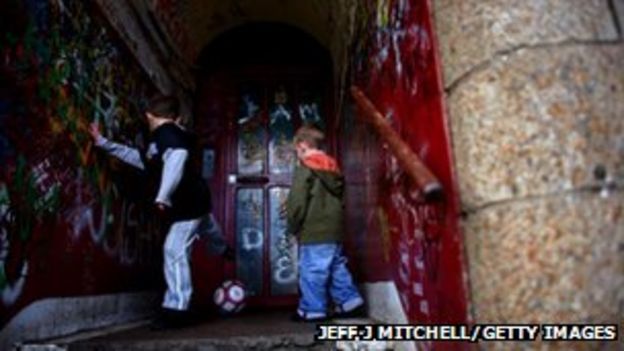 Campaign reveals 'wide disparity' in UK child poverty - BBC News