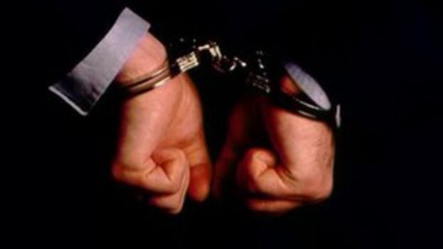 Community sentences 'fail to stop reoffending' - BBC News