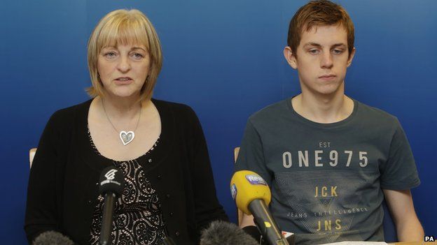 Mother makes plea over missing son Ross Ramsay - BBC News