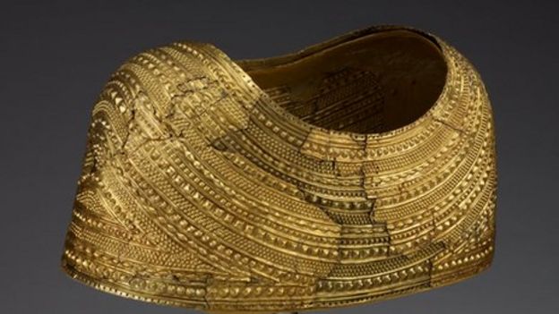 Mold gold cape to be displayed in Cardiff and Wrexham museums - BBC News