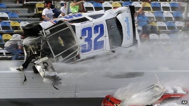 Fans injured in Daytona multi-car crash - BBC News