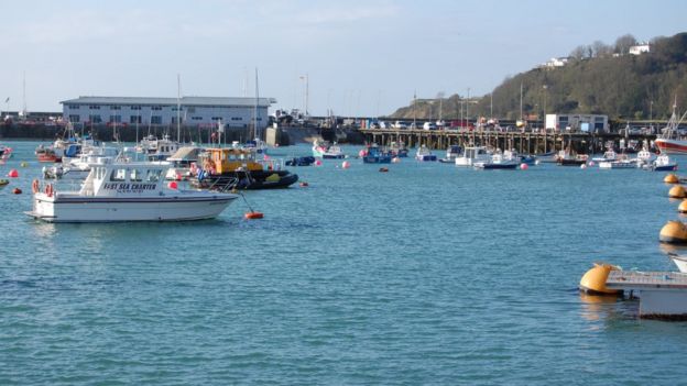 Guernsey harbour fees rise 'will drive boats away' - BBC News