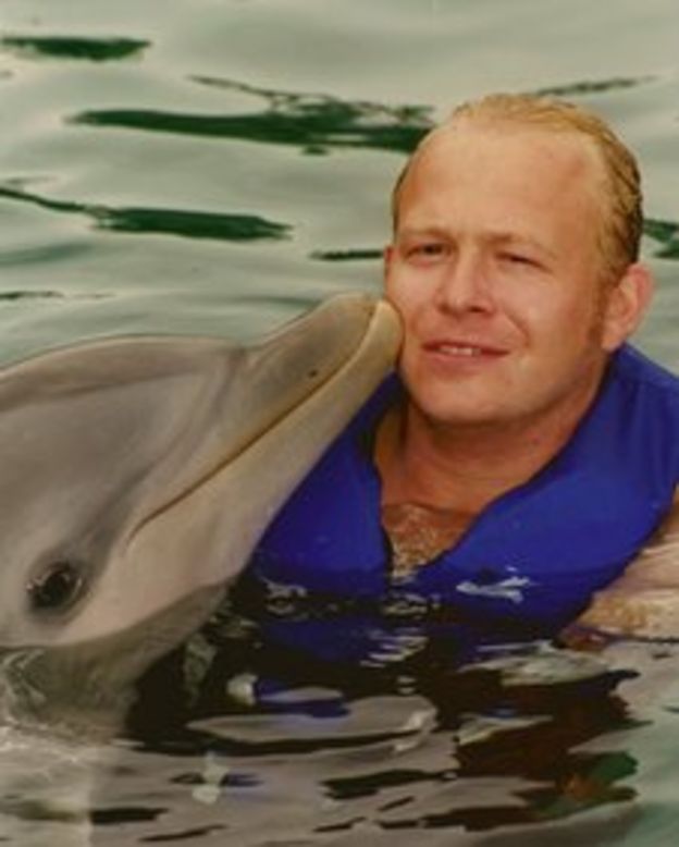 Harwich family's pain over Gary Vigors' Majorca death - BBC News