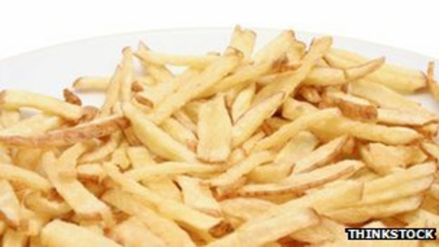 Children 'bringing cold chips to school' for lunch - BBC News