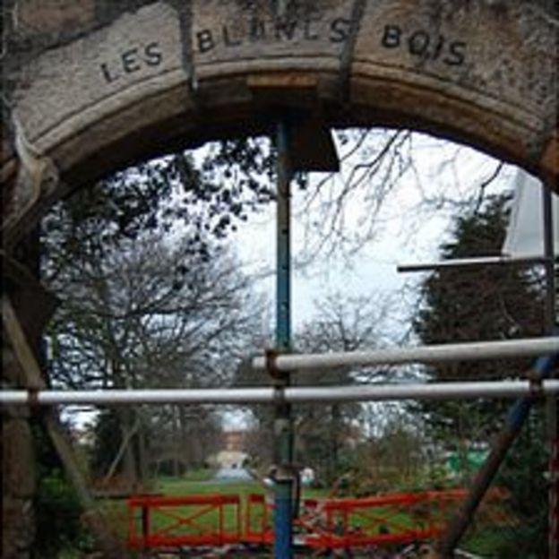 Archway 'made safe', says National Trust of Guernsey - BBC News