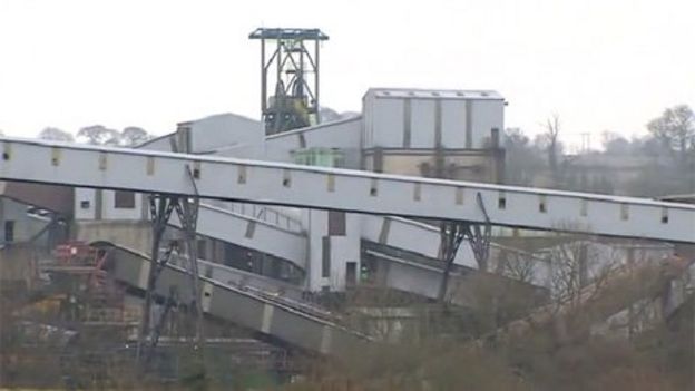 Daw Mill mine fire 'may last months' - BBC News