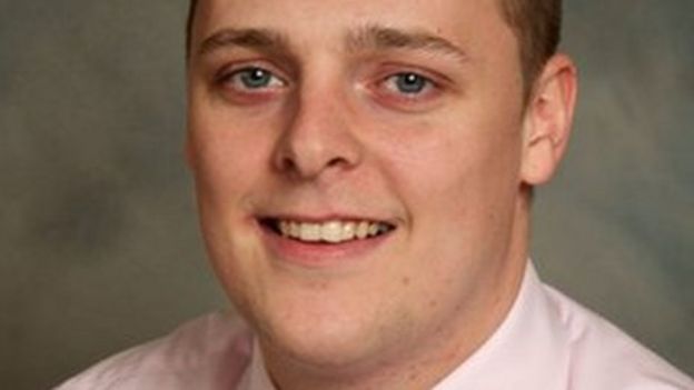 Jimmy Carr quits Derry City Council and SDLP after paper claims - BBC News