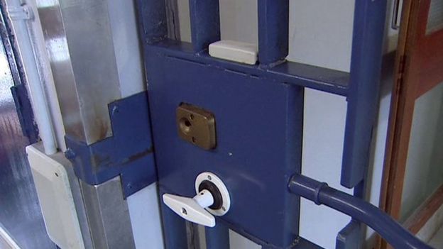 Hydebank Wood: Concern over increase in female prisoners - BBC News
