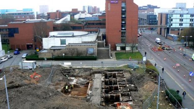 Archaeologists find Friedrich Engels' club - BBC News