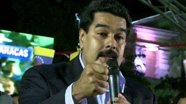 Venezuela mango-thrower gets flat from president - BBC News