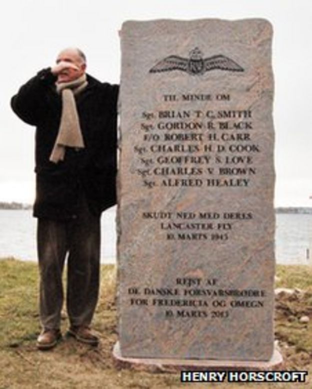 Danish memorial for WWII Lincolnshire airmen - BBC News